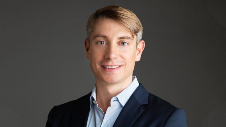 适应当地市场 | Treasury Today